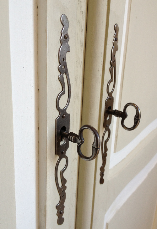 IF3553 PETITE DOUBLE DOOR FRENCH PROVENCAL STYLE ARMOIRE